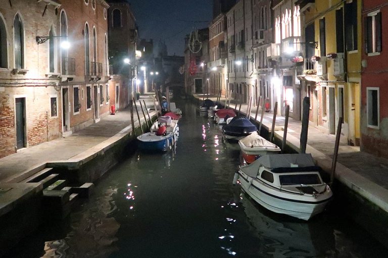 Venice at night: a complete visitors' guide (2025)